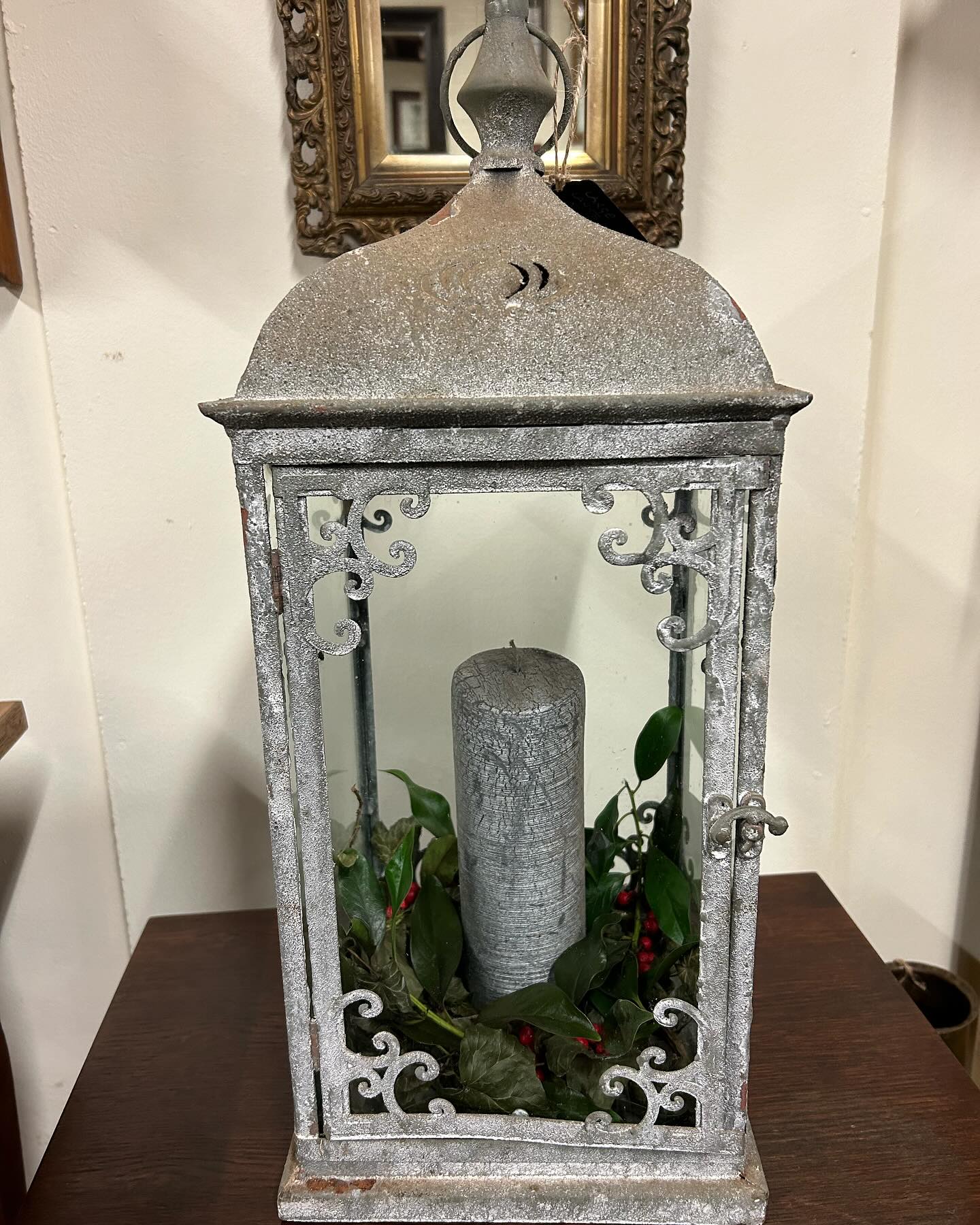 27 Christmas Lantern Decor Ideas – The DIY Desire